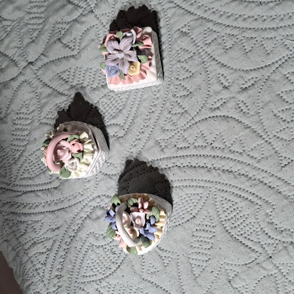 vintage porcelain | Art | Lot Of 3 Vintage Porcelain Rose Trinket Boxes ...